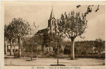 ALGERIE - MEDEA - Place de la République et l'Eglise ALGERIE | Vitaminedz