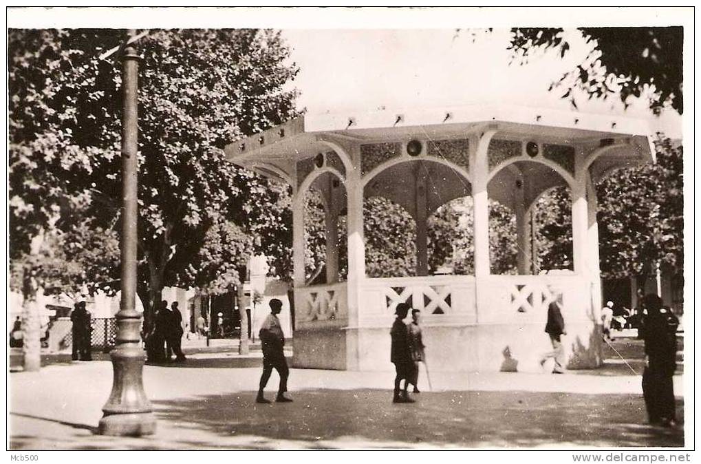 ALGERIE. SOUK-AHRAS - Le Kiosque et la Place Thagaste - CPSM ALGERIE ...